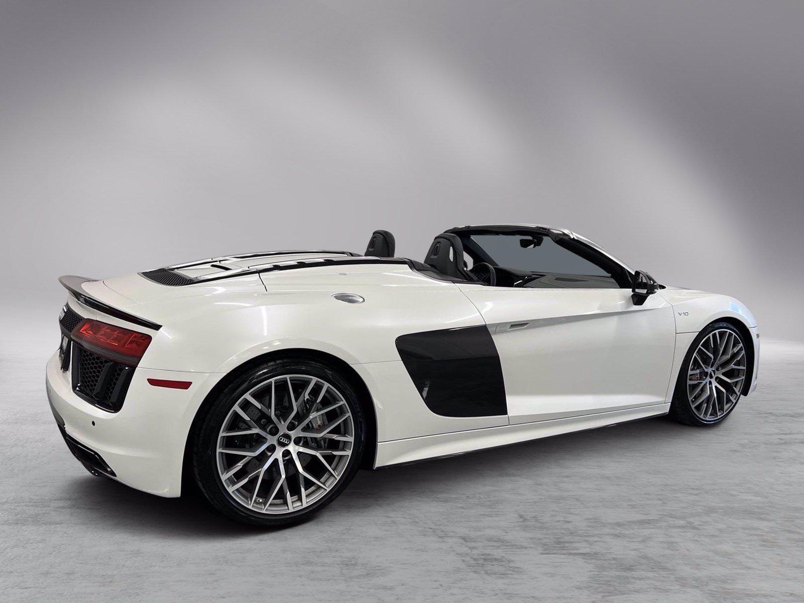Audi R8 Spyder Black And White