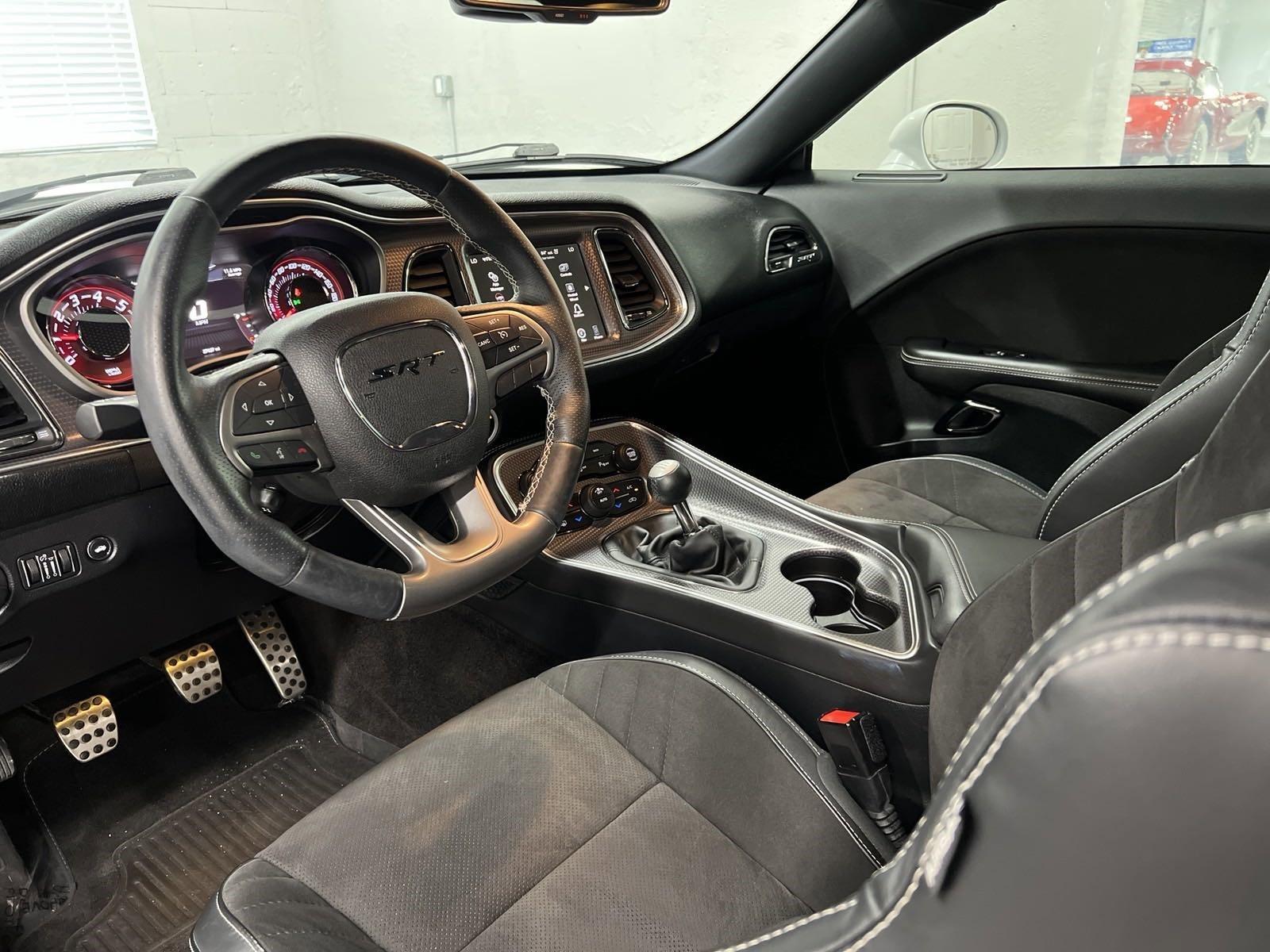 2005 Dodge Challenger Interior
