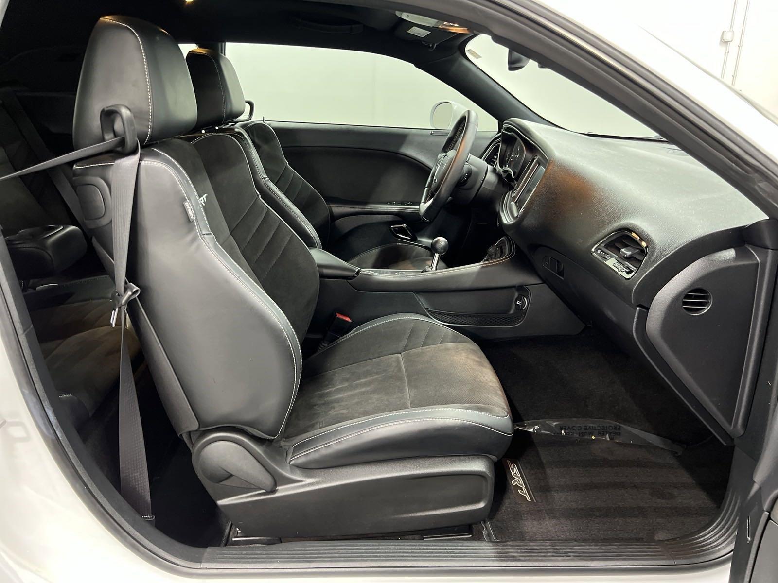 2005 Dodge Challenger Interior